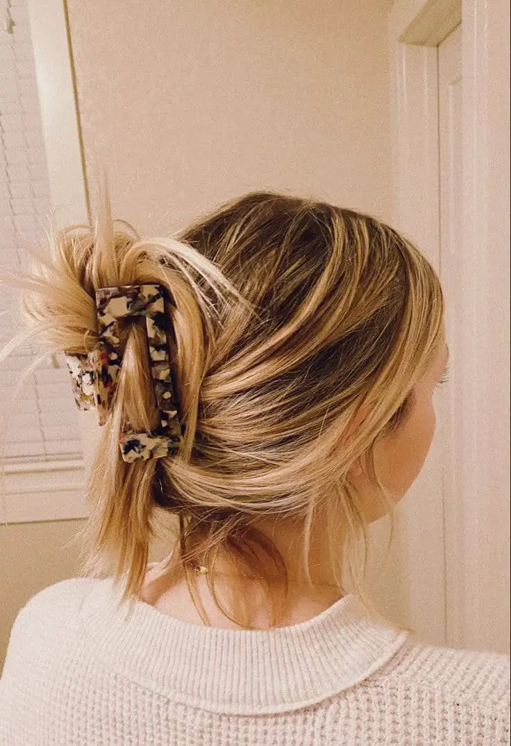 11 Unique Claw Clip Hairstyles to try now - That Grateful Soul