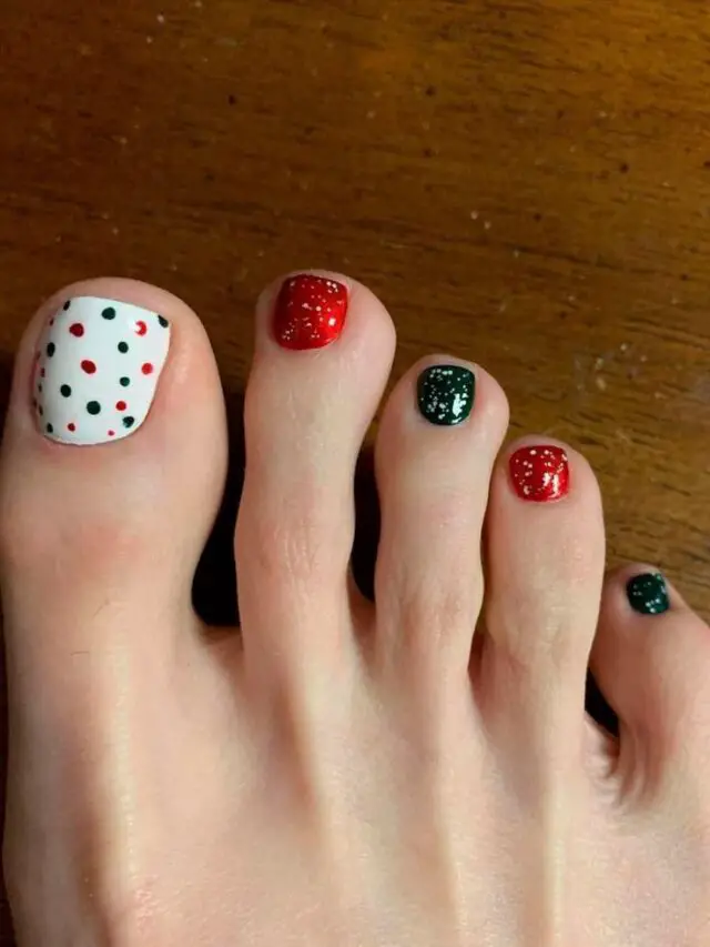 20 Best Christmas Toenails Designs To Try This Christmas | That ...