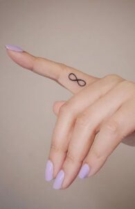 Girly Finger Tattoos: 15 Cute Tattoo Ideas For Females or Women - That ...